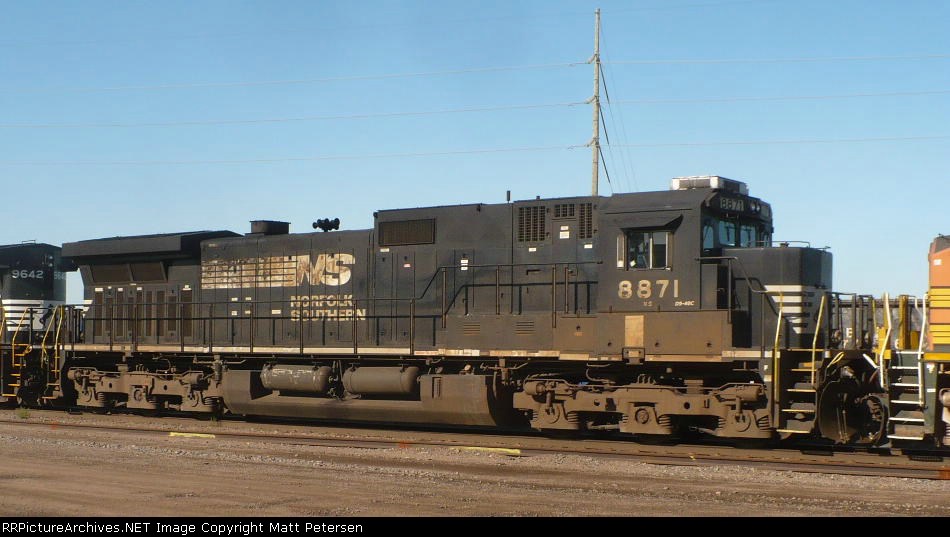 NS 8871